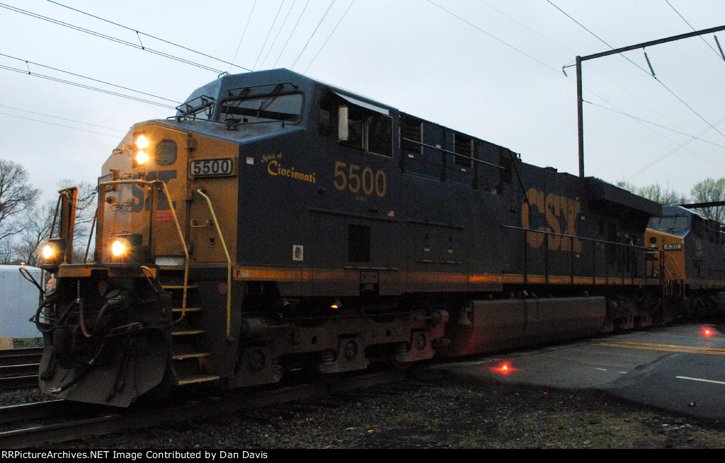 CSX ES40DC 5500 "Spirit of Cincinnati" leads Q439-31